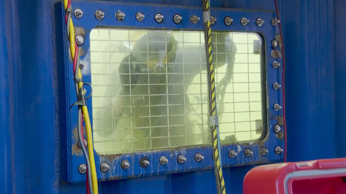 Desert diving school teaches Arizona students underwater construction ...