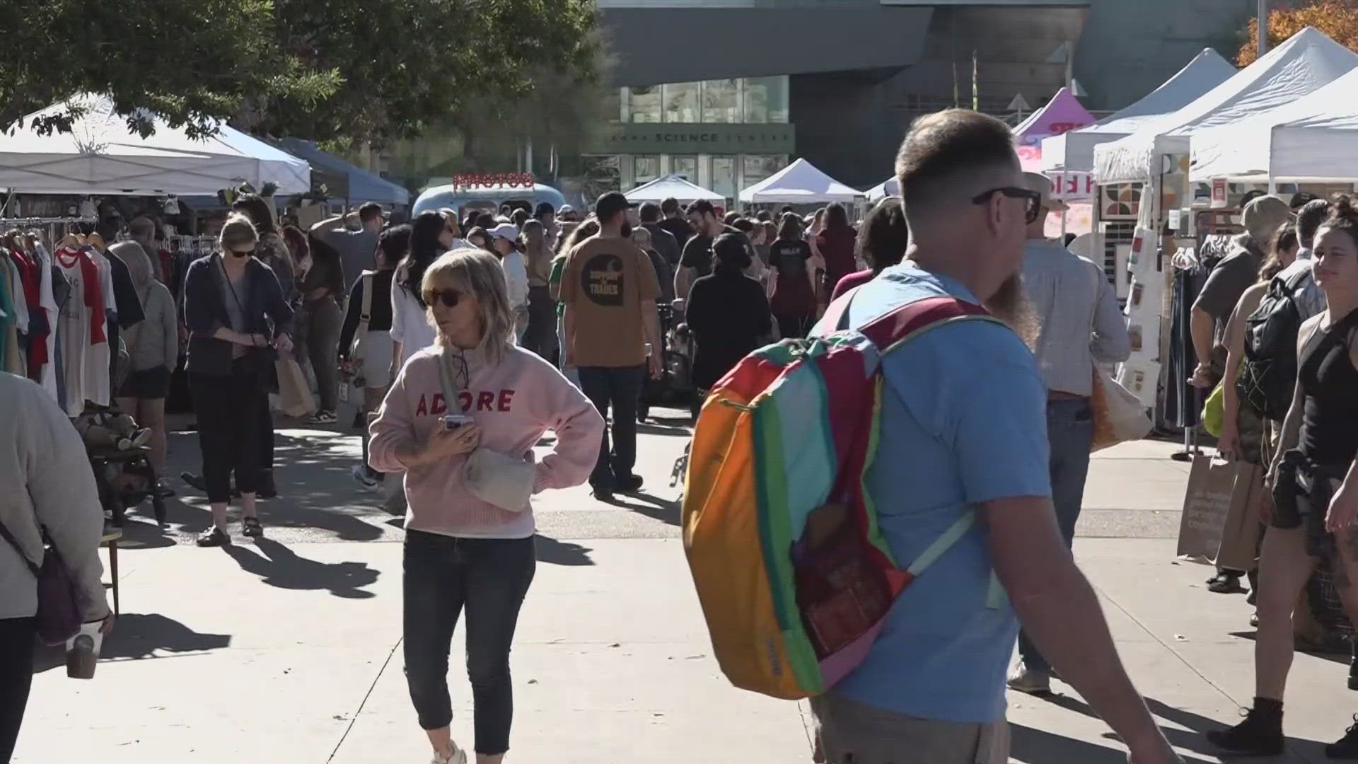 Phoenix Flea draws hundreds to downtown on Saturday | 12news.com