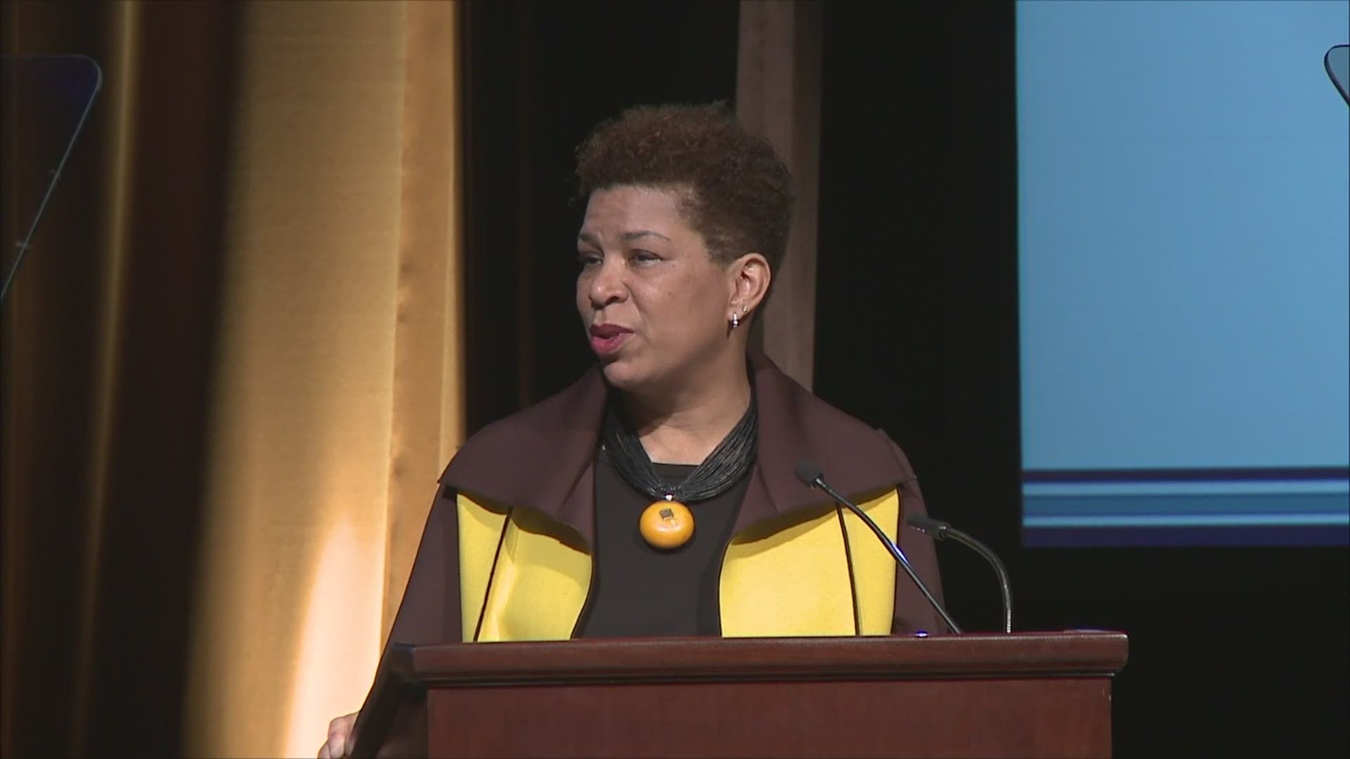 Halloran, 12 News watchdog team honored with duPont award | 12news.com