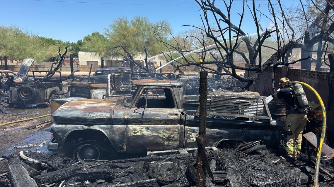 Several vehicles burned in South Mountain brush fire in Phoenix ...