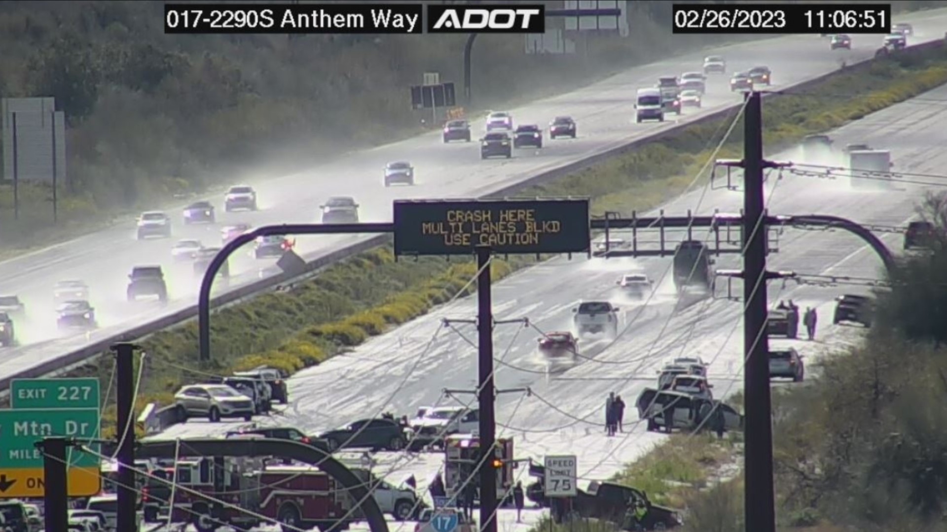 Crash on I-17 closes southbound lanes near Anthem | 12news.com