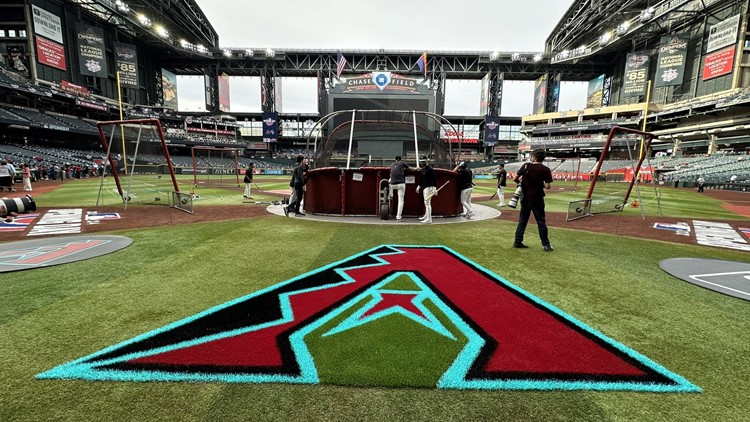 Diamondbacks stadium pool: What to know about Chase Field | 12news.com