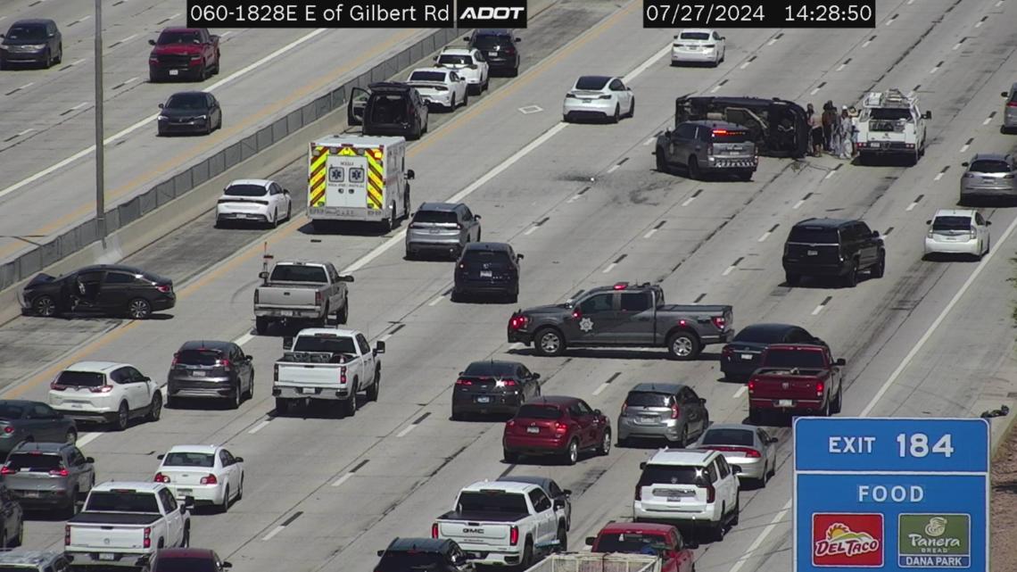 Crash closes lanes of US 60 in Gilbert | 12news.com