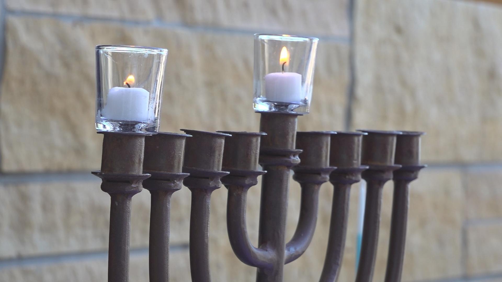 Lights, latkes, tradition: Jews across the Valley prepare for 5th night ...