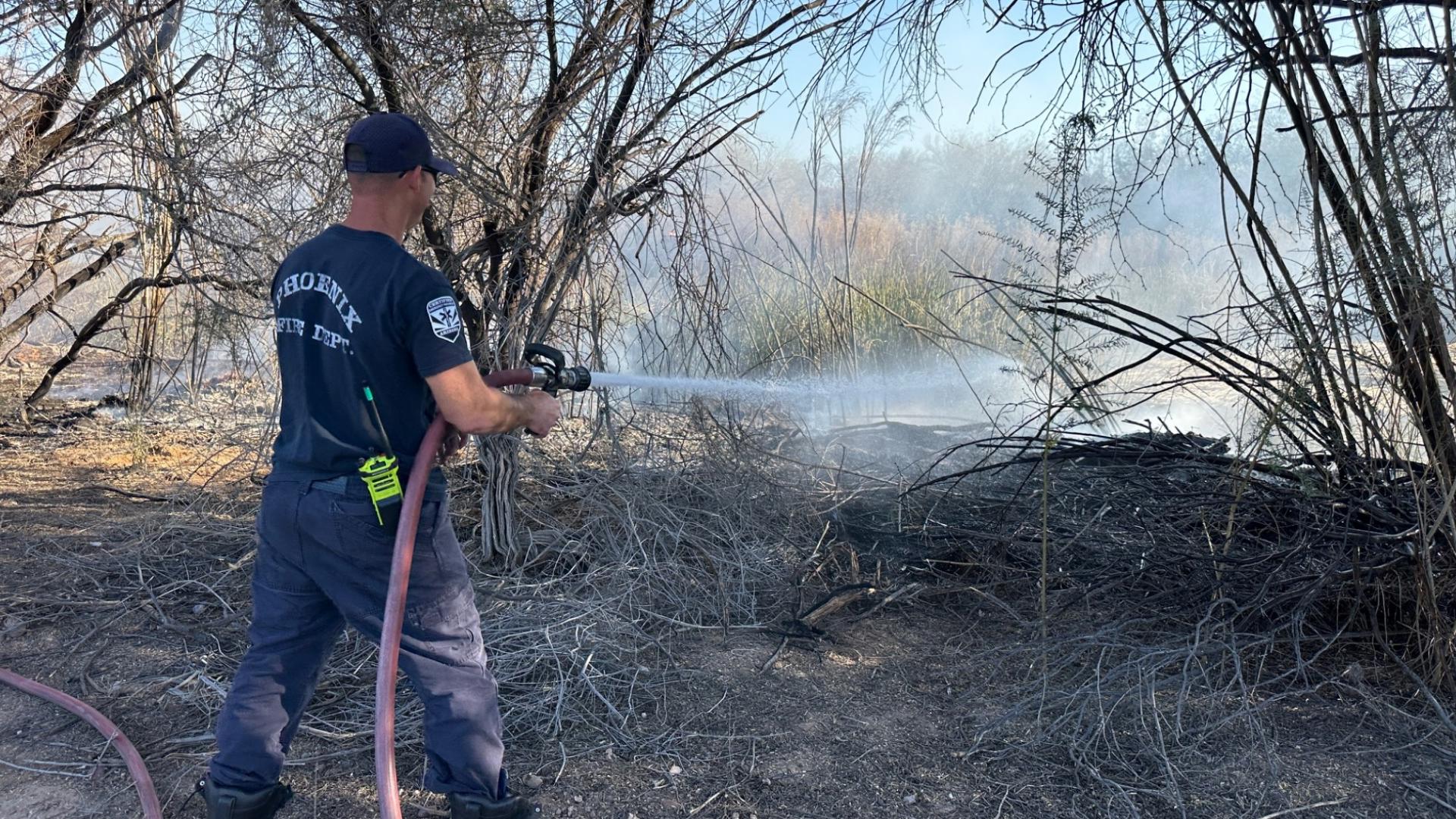 Phoenix firefighters respond to large brush fire in river bottom ...