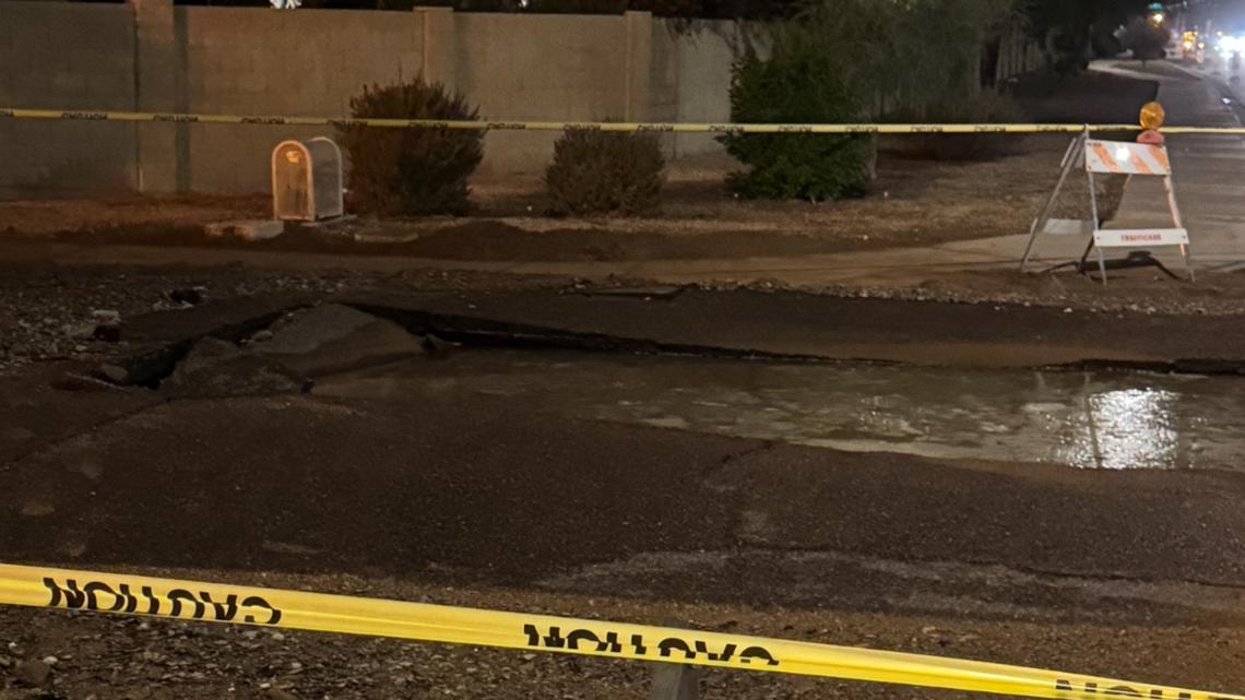 Water main break causes sinkhole in north Phoenix | 12news.com