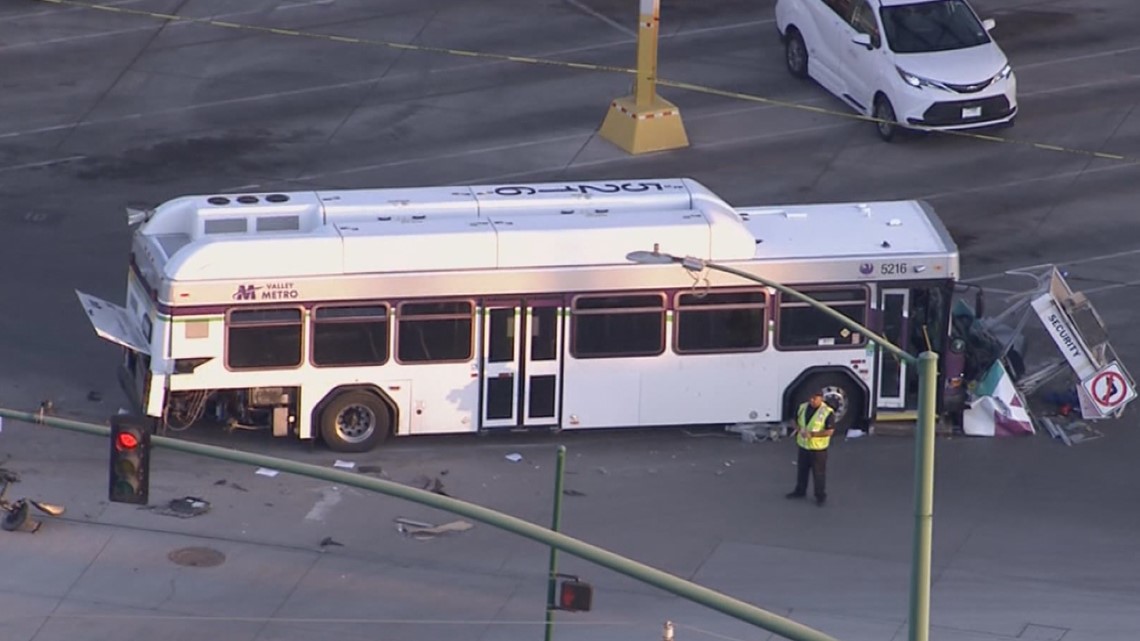 Bus crash in south Phoenix leaves one in critical condition | 12news.com