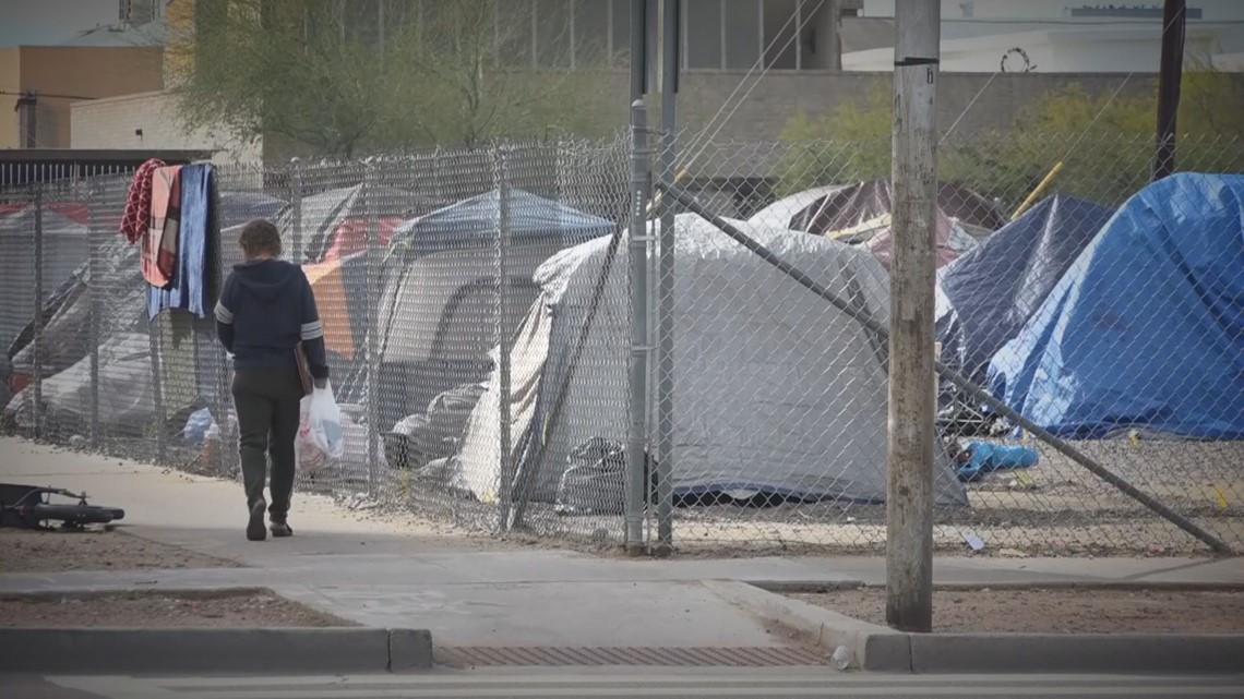 Hugs for the Houseless offers compassion, help for Arizona's homeless ...