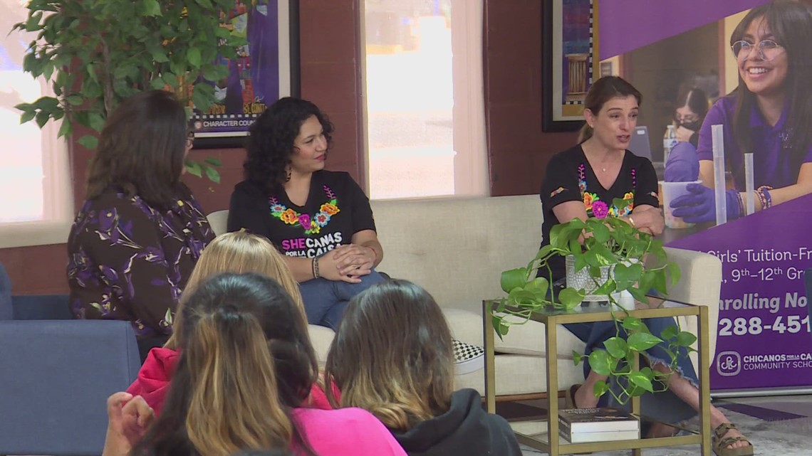 Emmy-nominated cooking show icon makes stop in the Valley | 12news.com