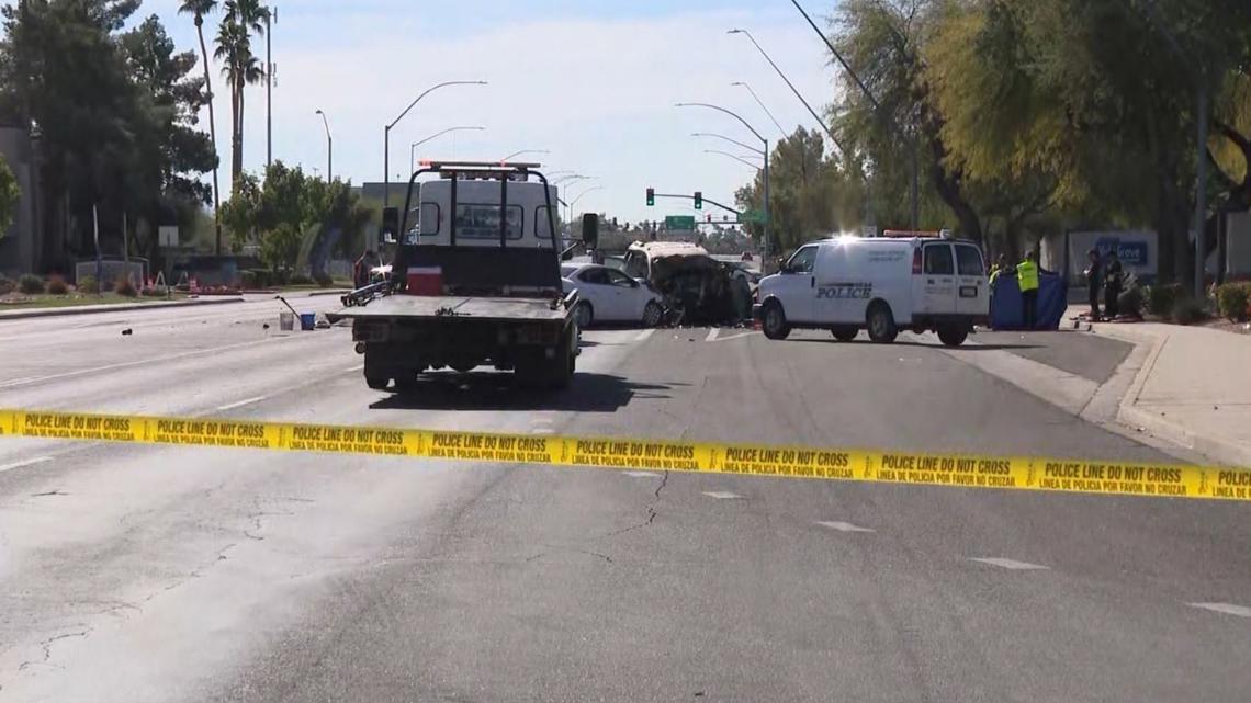 Crash in Mesa leaves 2 people dead, 2 children injured | 12news.com