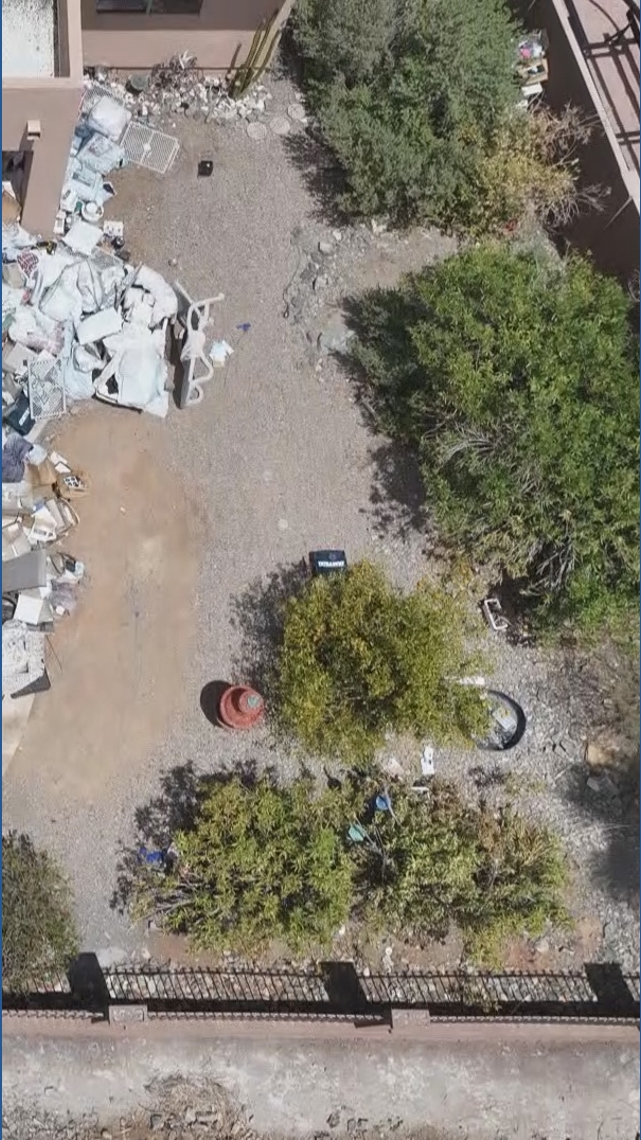 Couple plagued by awful smell after neighbor's body decomposes in ...