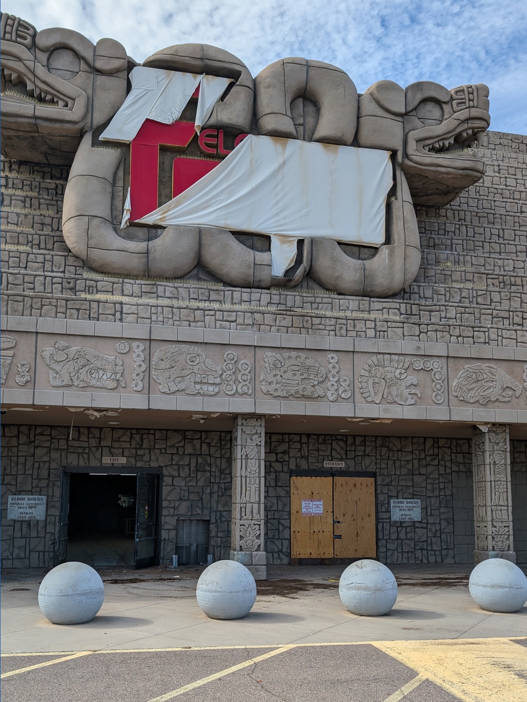 Old Fry’s Electronics store in north Phoenix set to be demolished ...