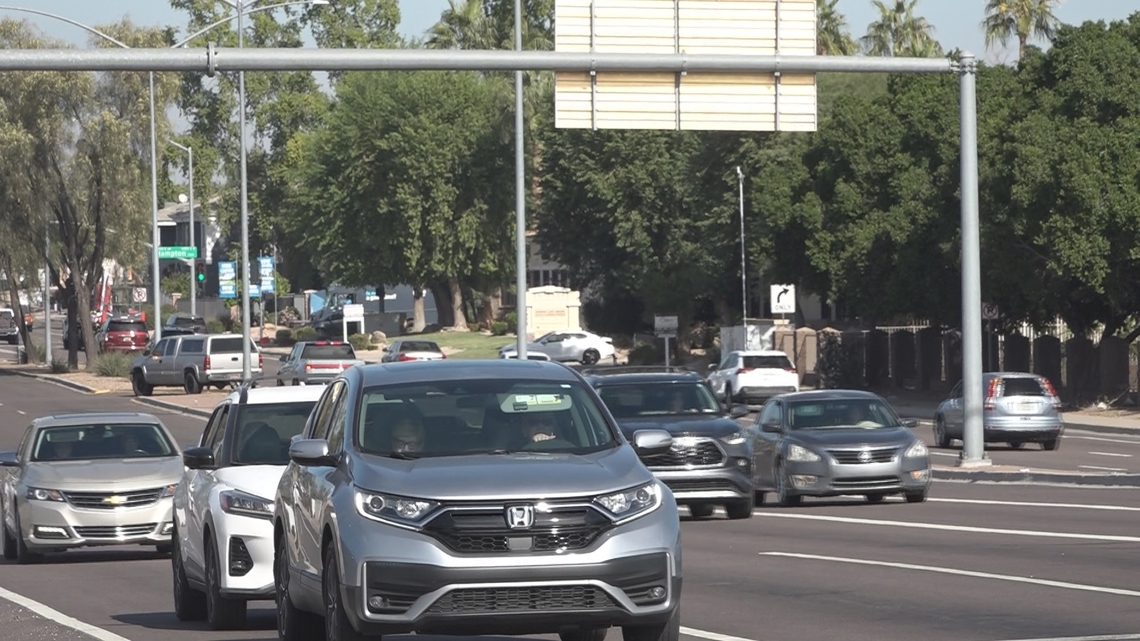 Phoenix drivers waste more than 70 hours in traffic, report finds ...