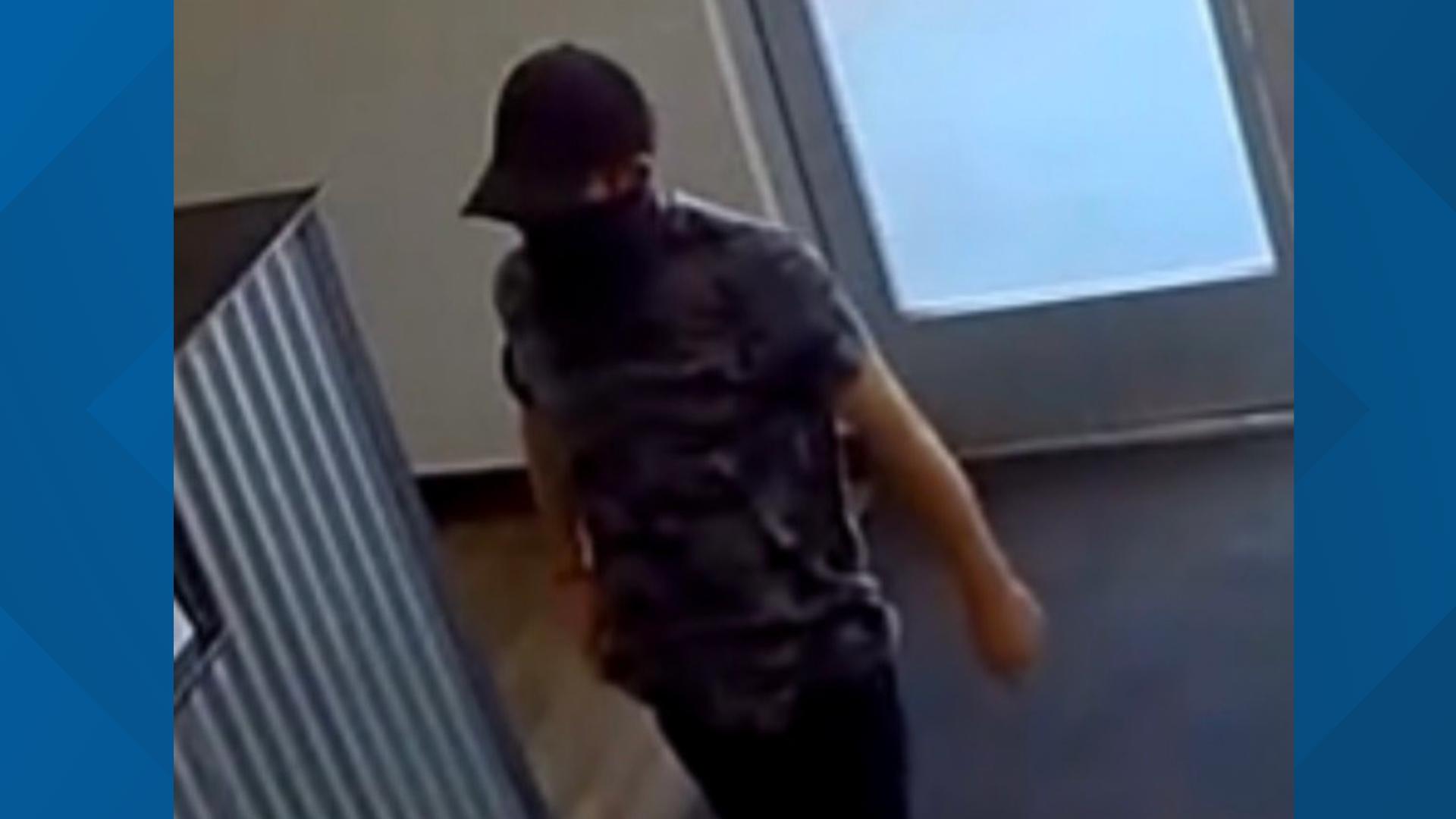 Sheriff looking for armed robbery suspect in Arizona | 12news.com