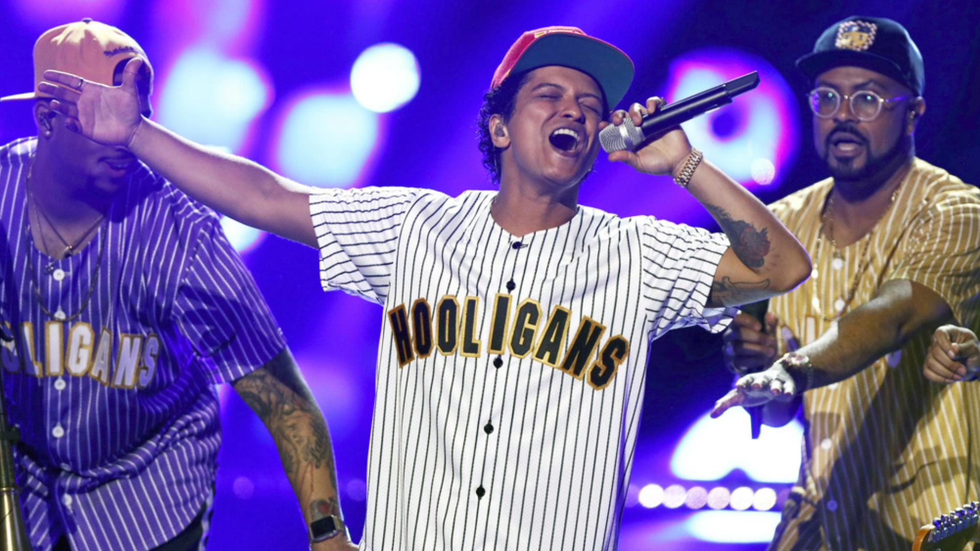 Bruno Mars announces Phoenix stop for new 'Romantic Tour' | 12news.com