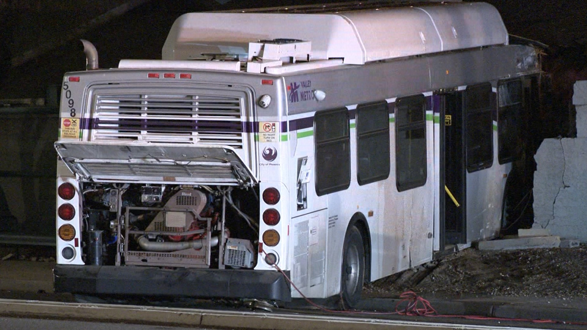 Valley metro bus crashes into home in Glendale | 12news.com