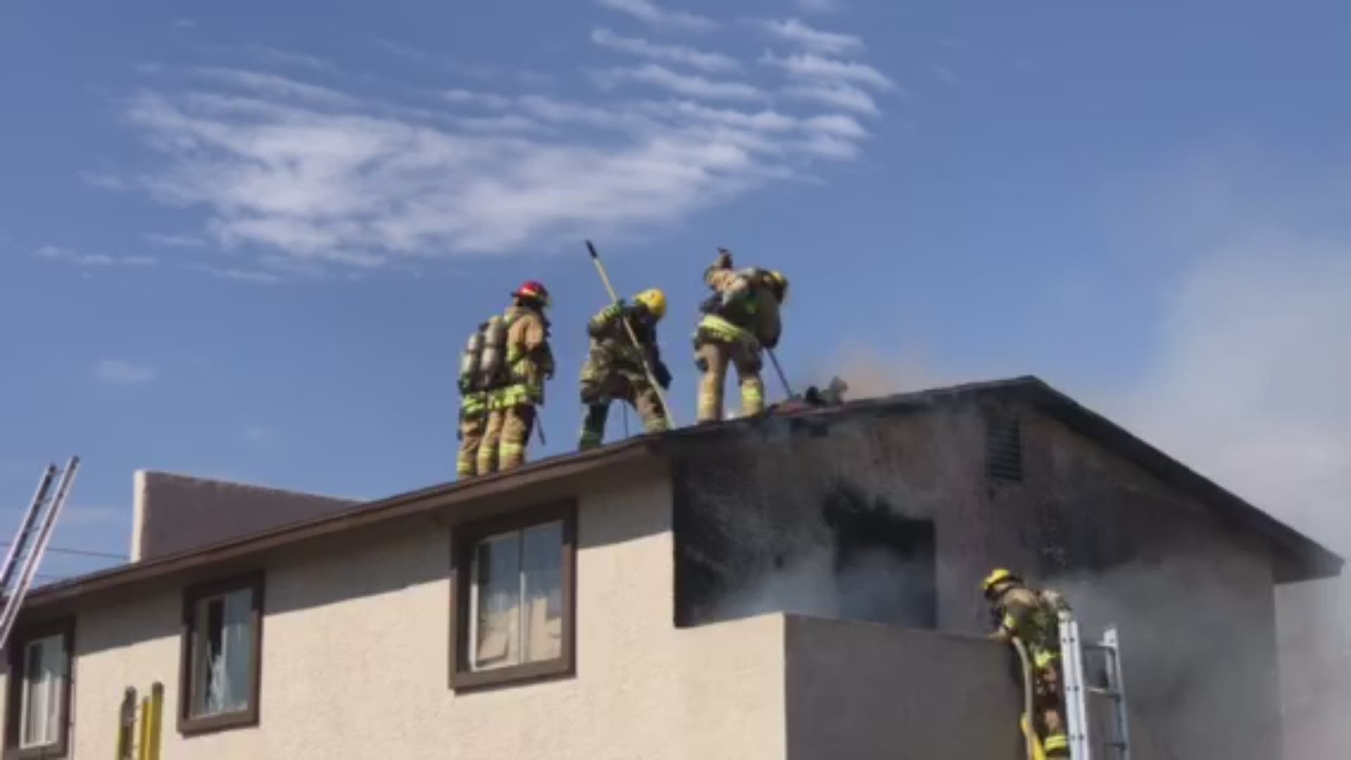 2 people jump from fire at Phoenix apartment complex | 12news.com