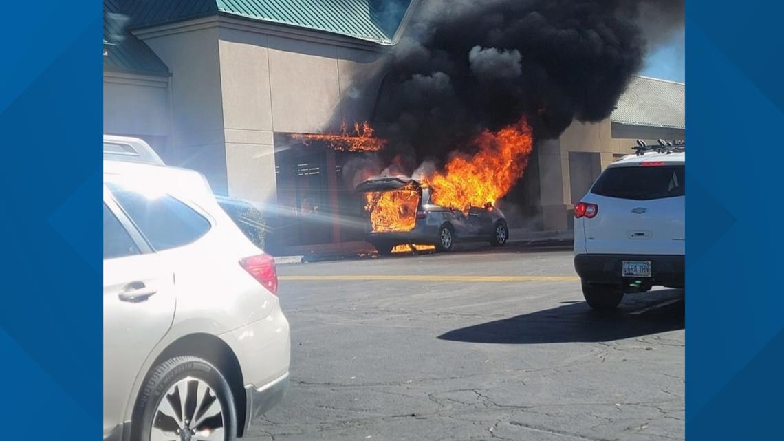 Car fire spreads to Bashas' grocery store in Arizona | 12news.com