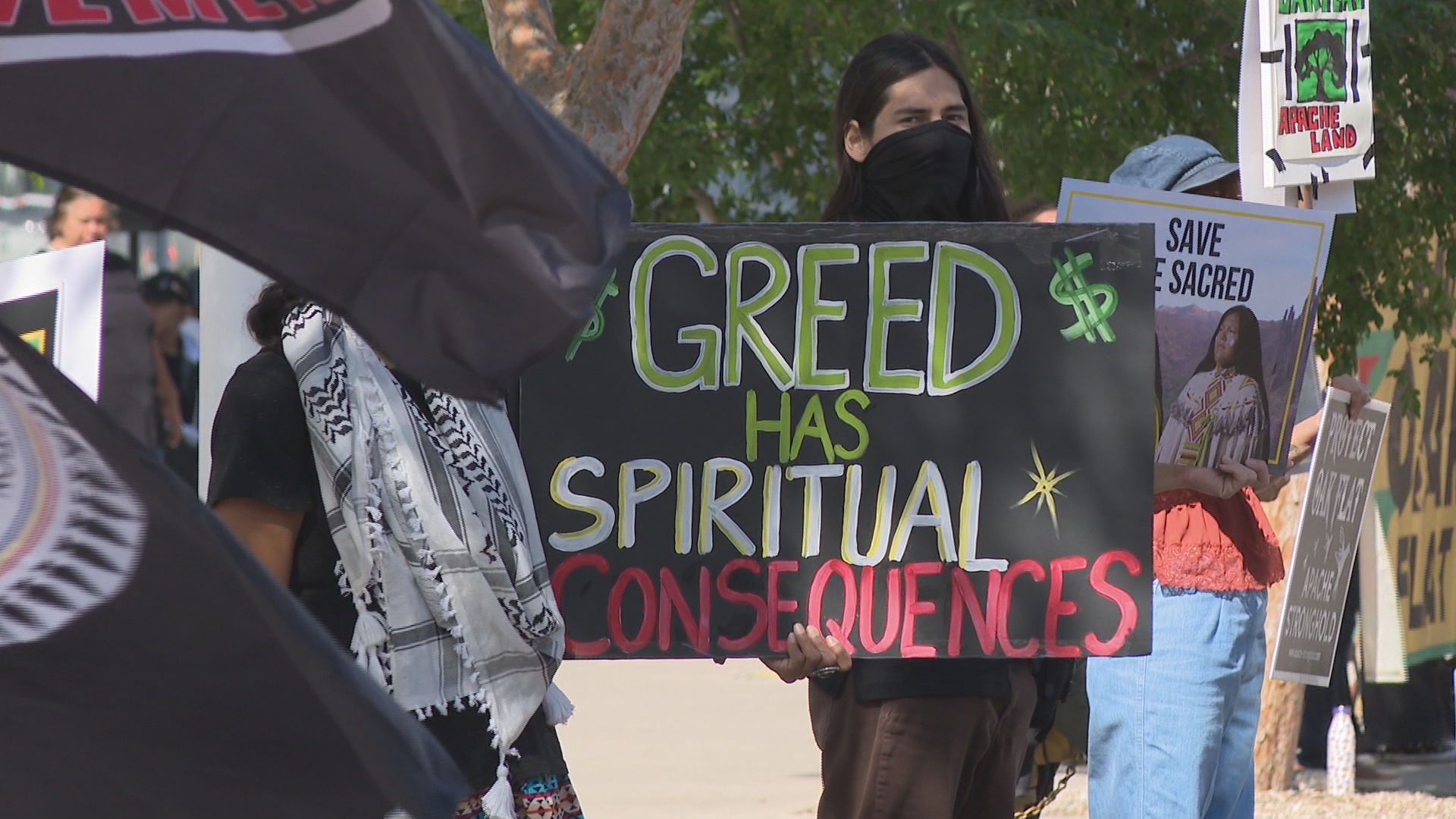 Judge blocks Oak Flat land transfer amid tribal protests | 12news.com