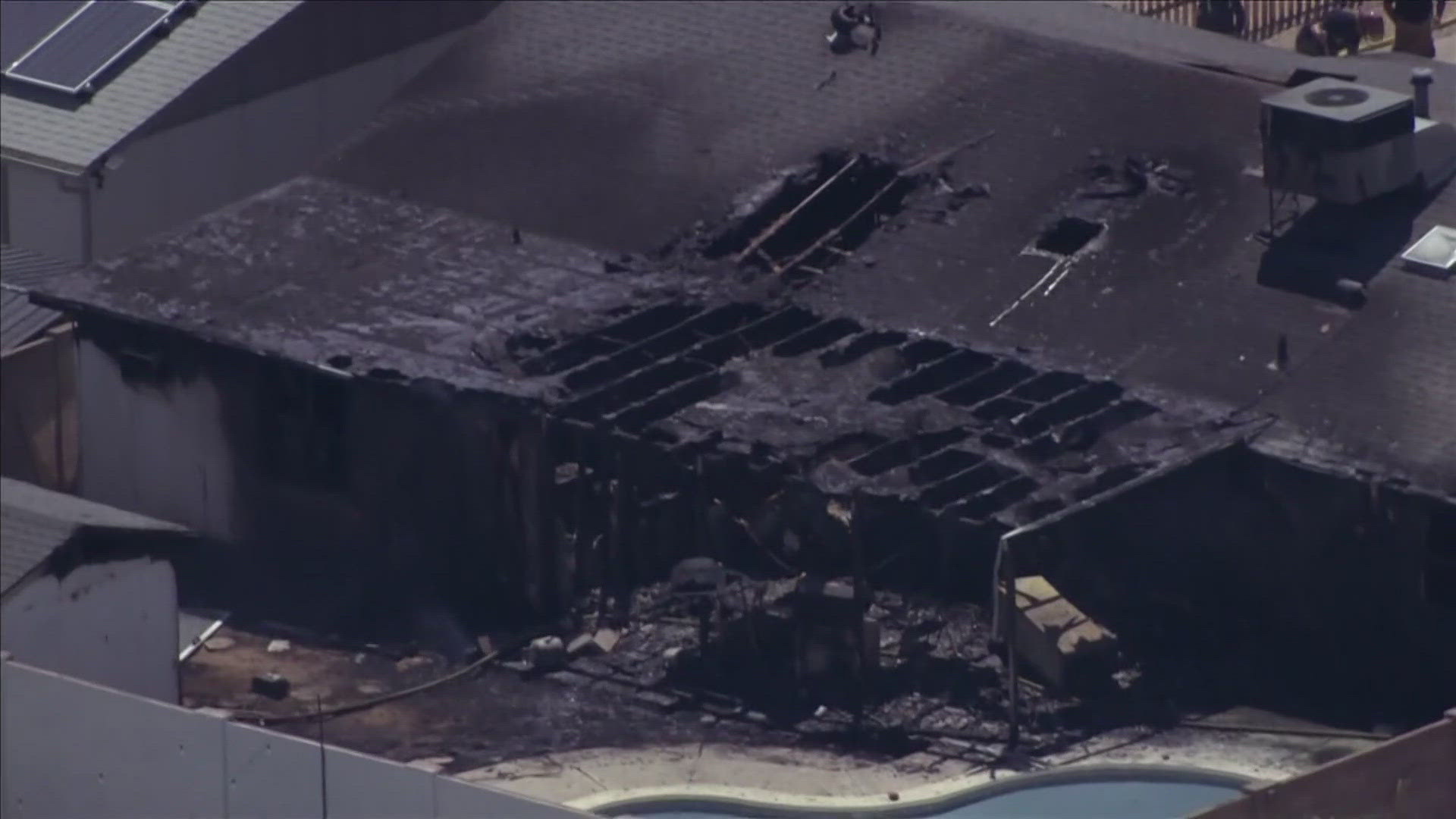 Man killed, firefighter injured in Phoenix house fire | 12news.com