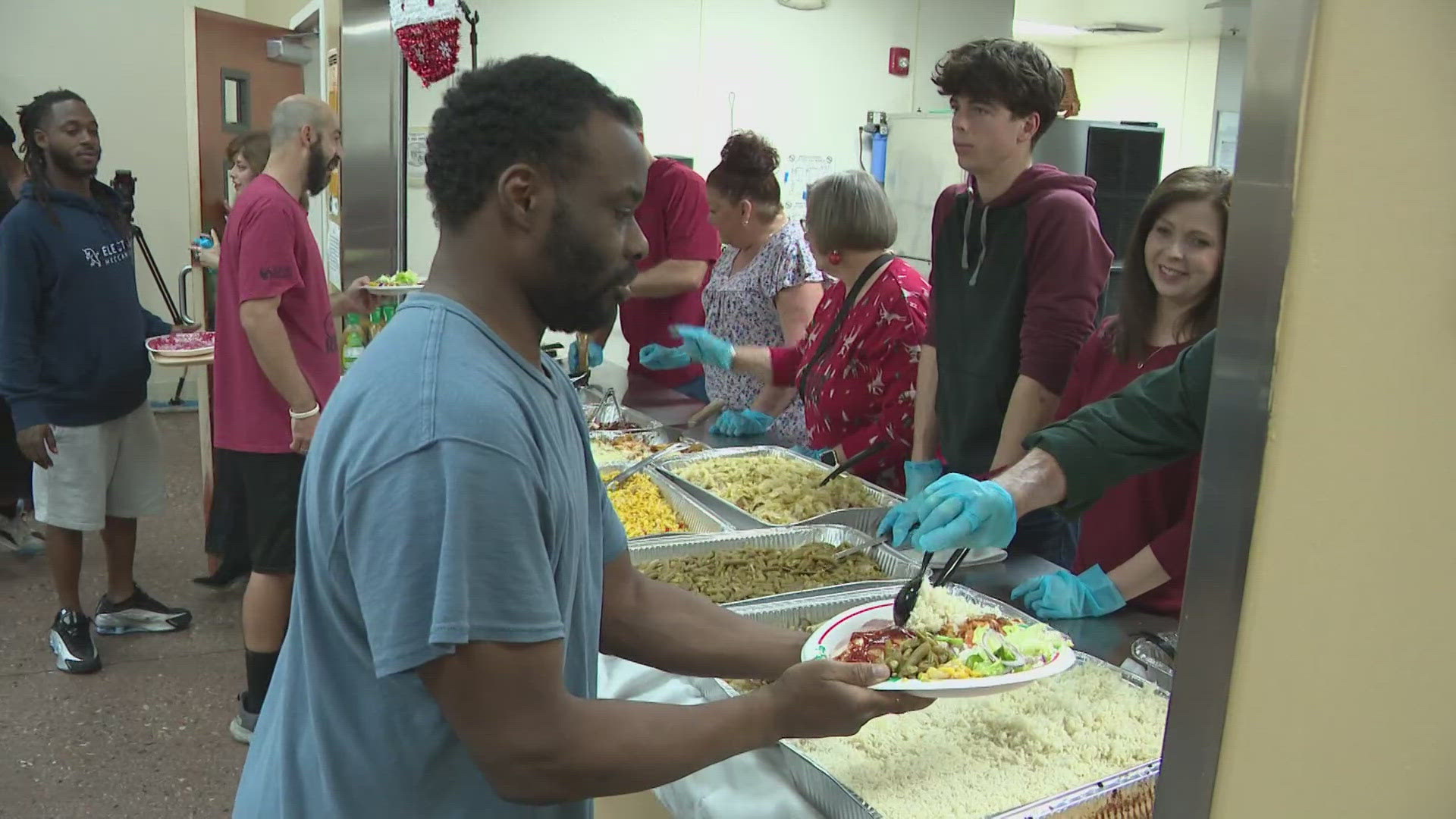 Volunteers bring Christmas dinner and community to East Valley homeless ...
