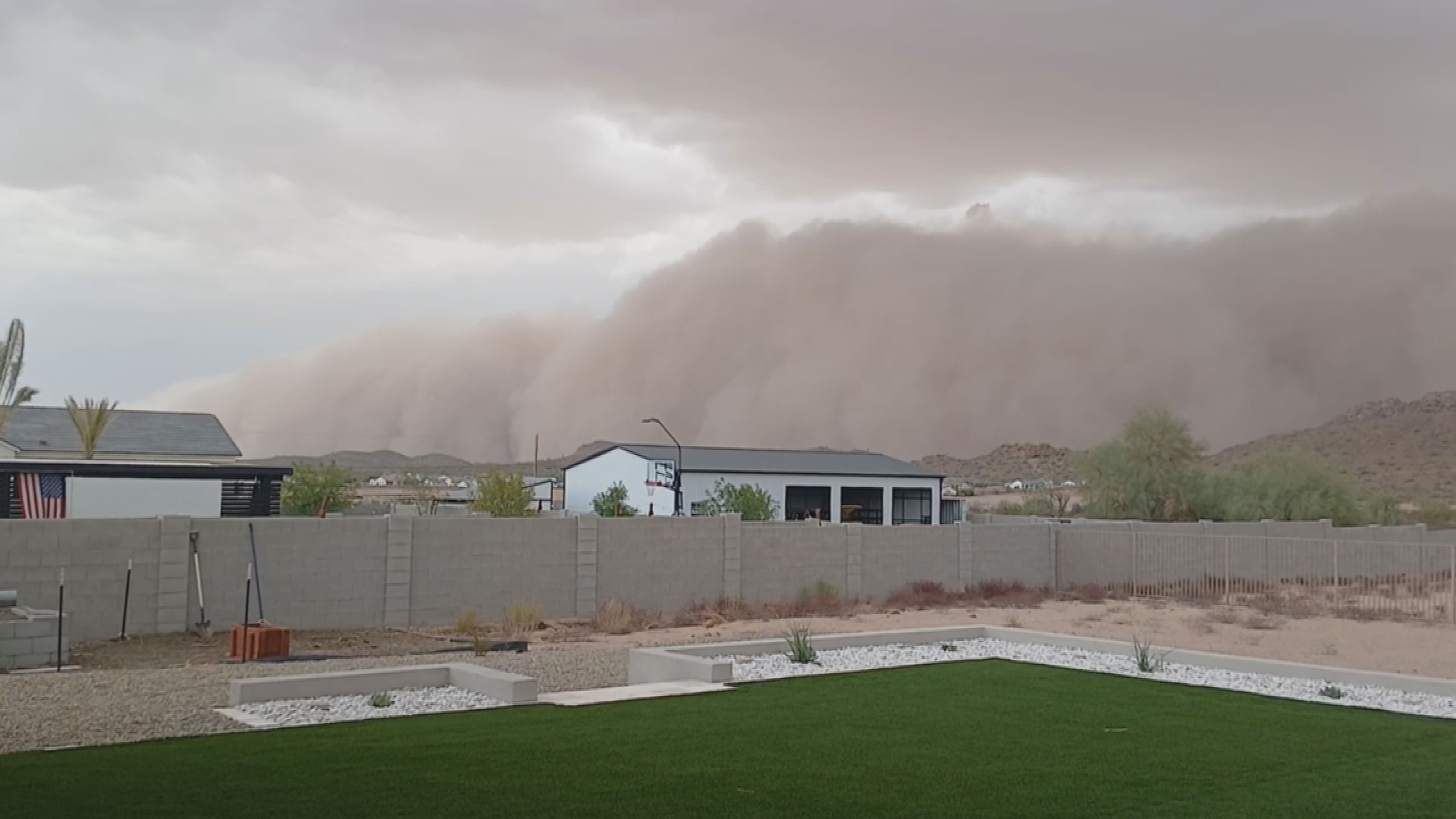 PHOTOS: Massive dust storm moves through Valley | 12news.com