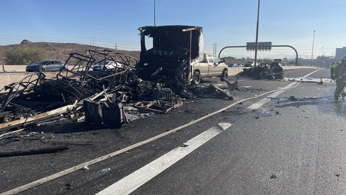 1 dead after crash closes multiple lanes on Loop 202 eastbound | 12news.com