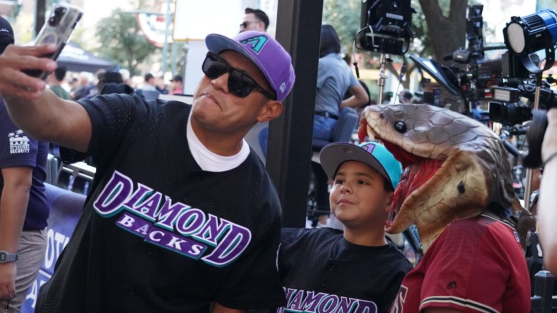 Diamondbacks fans go all out for World Series | 12news.com