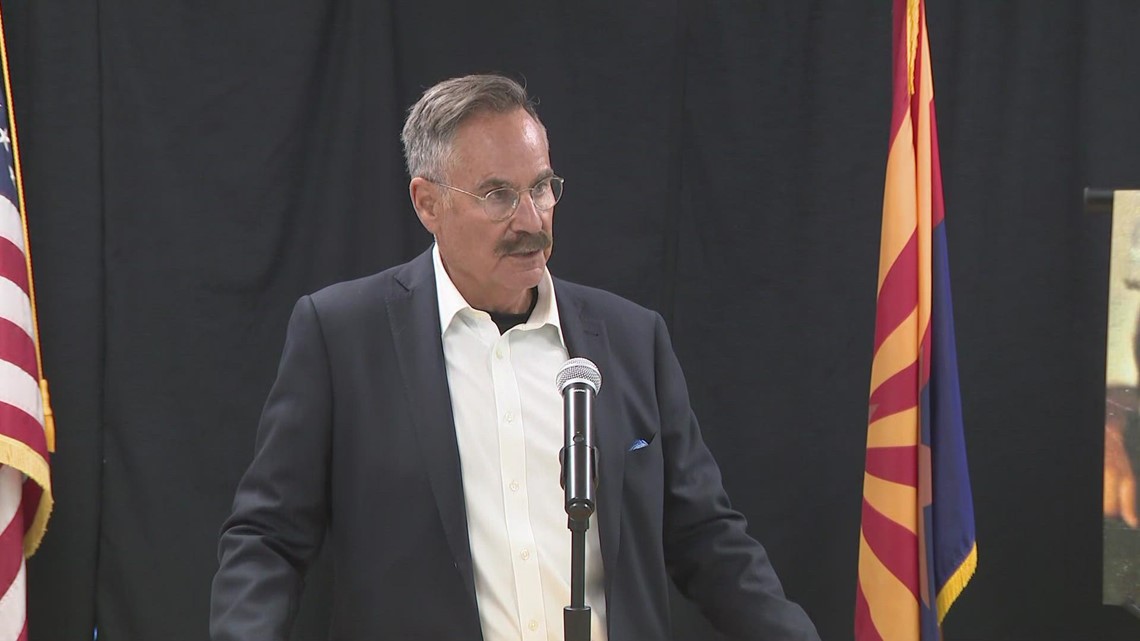 Prison officials and witnesses give remarks after the execution of ...