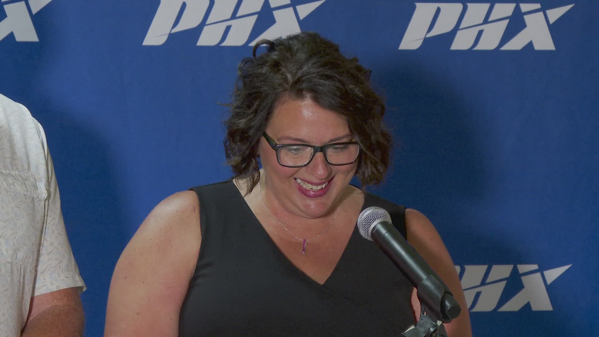 Woman thanks Sky Harbor staff, paramedics for saving her life | 12news.com