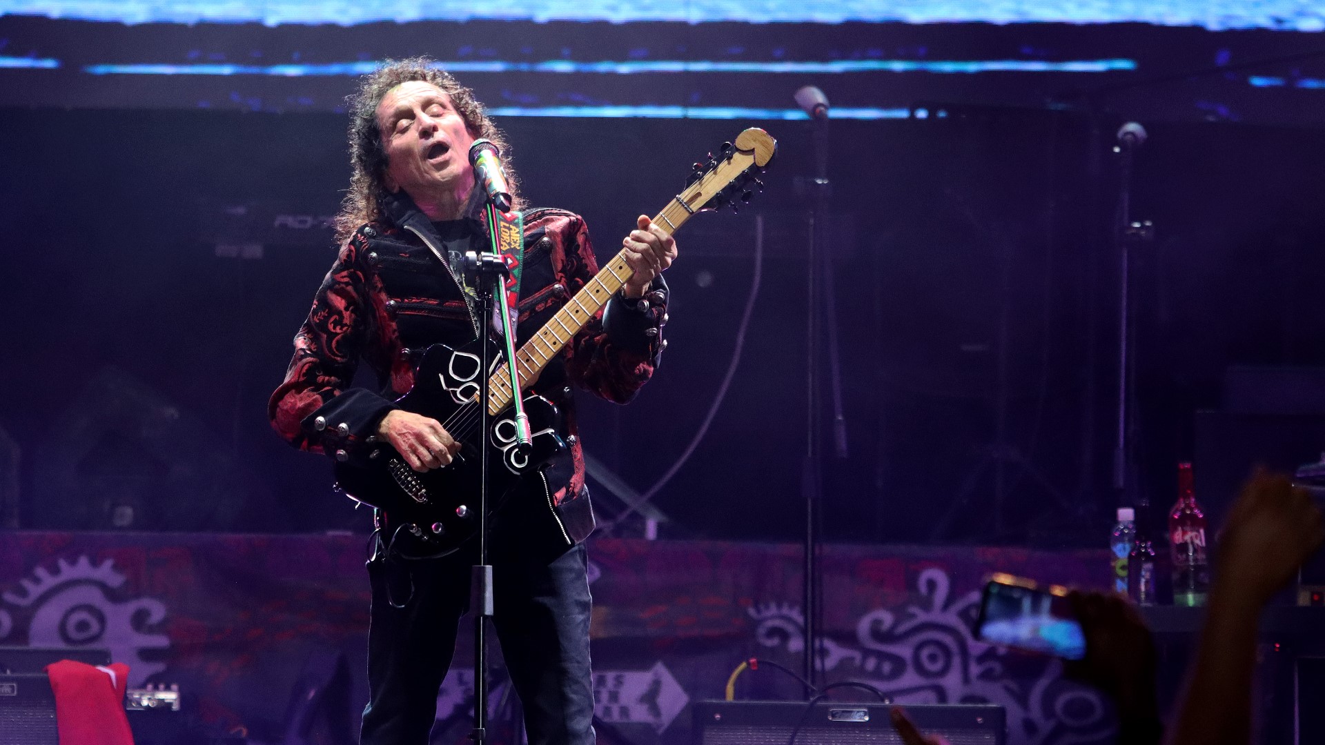 El Tri de México celebra su trayectoria de 55 años de música | 12news.com