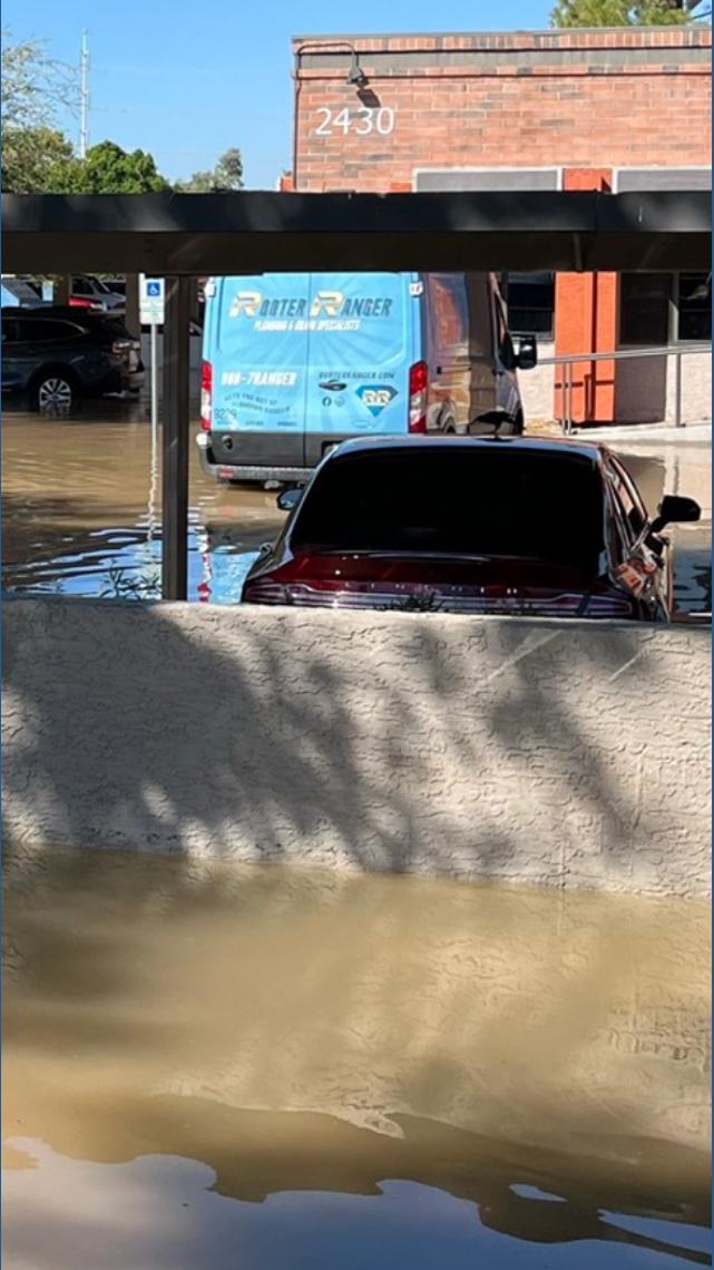 Water main break floods East Valley apartment complex | 12news.com