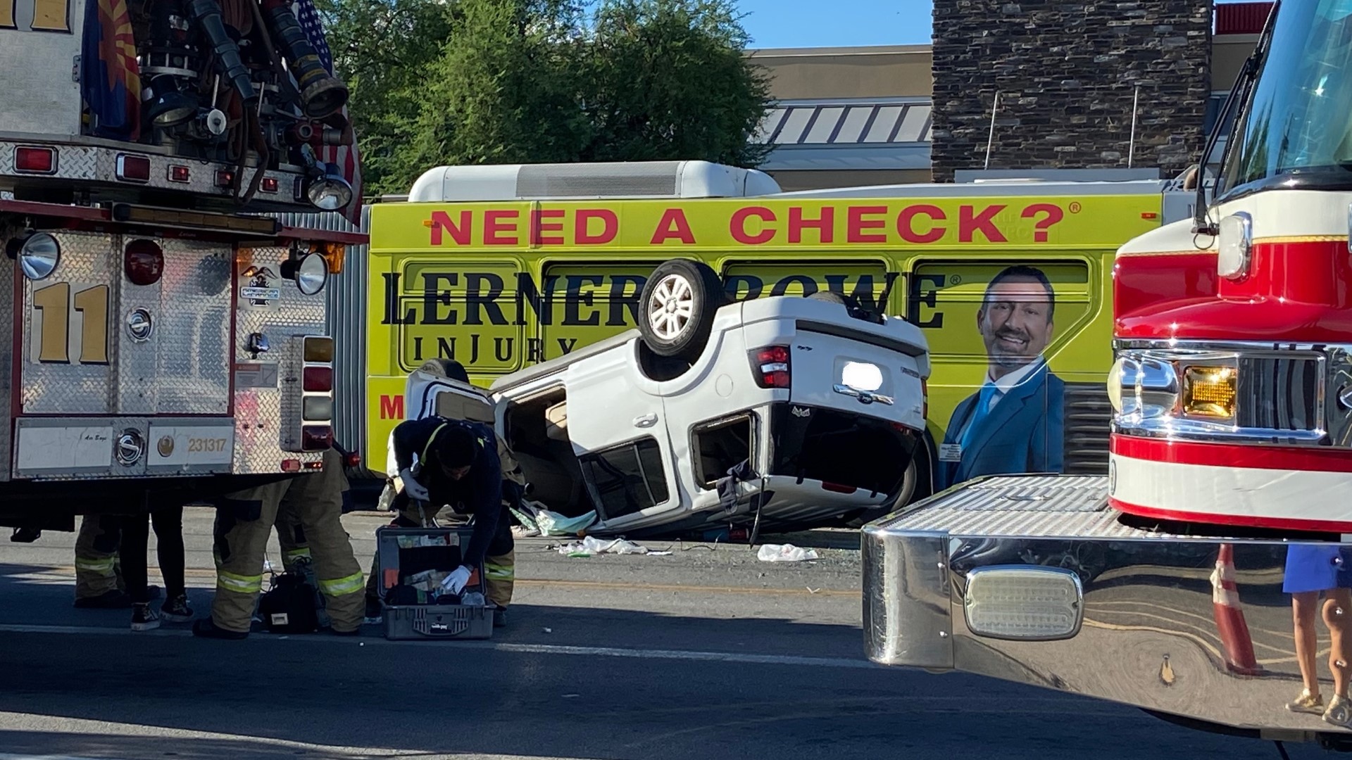 2 hurt in multi-vehicle crash near 32nd St. and McDowell | 12news.com