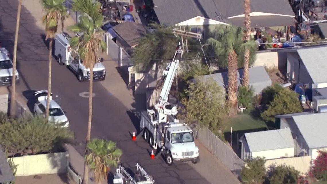Crash causes power outage in central Phoenix, APS reports | 12news.com