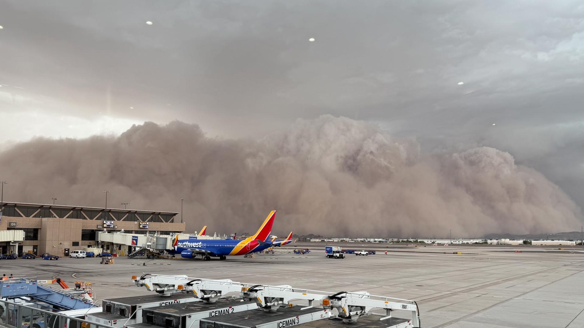 PHOTOS: Massive dust storm moves through Valley | 12news.com
