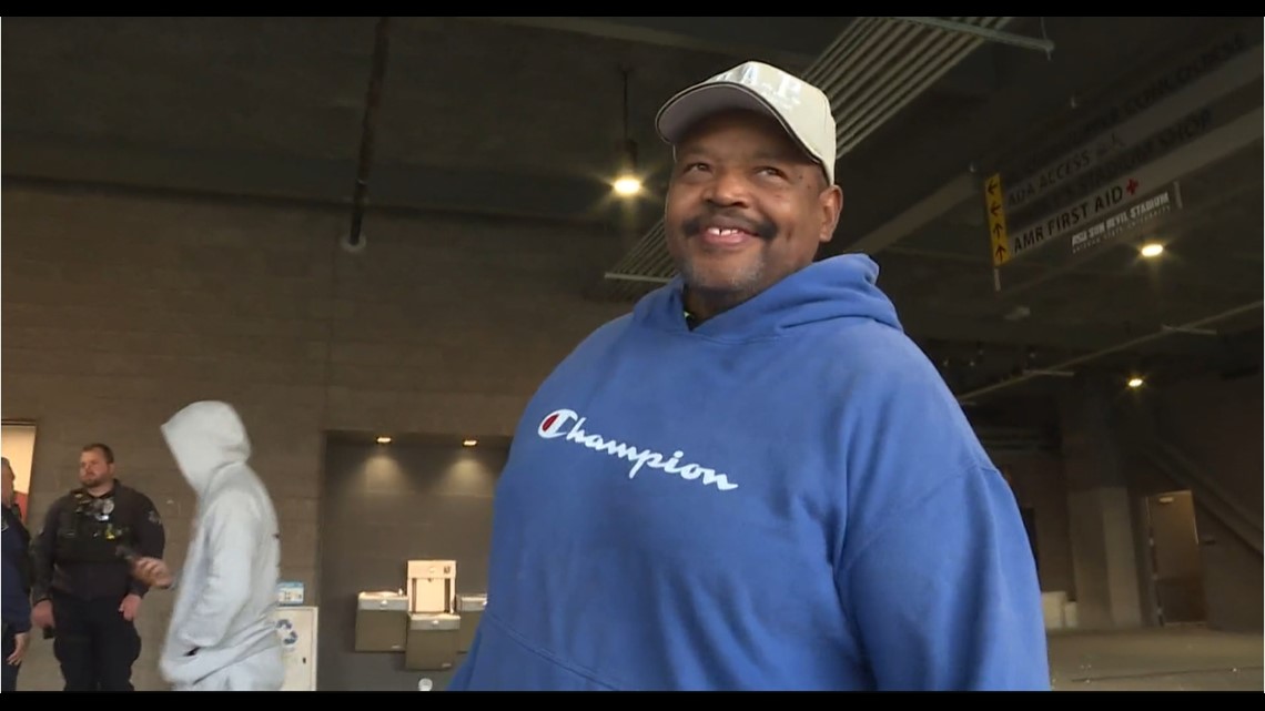 D-Backs 'Lemonade Guy' Derrick Moore healthy and back to work | 12news.com