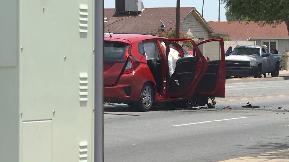 2 dead after car crash in west Phoenix | 12news.com