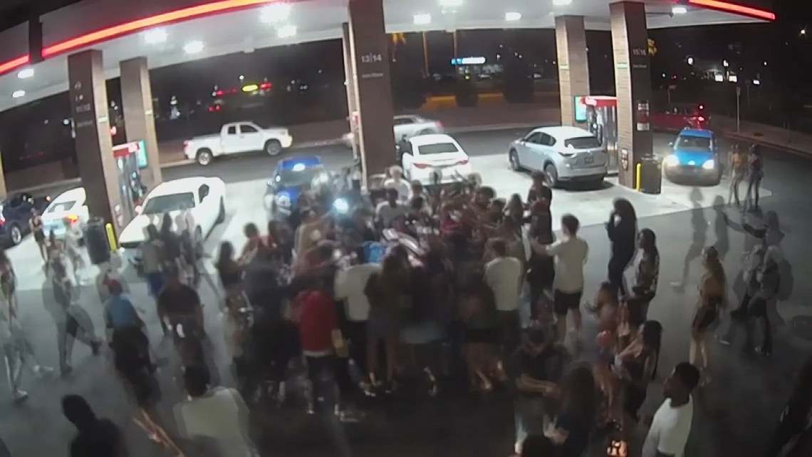 Looters hit Surprise convenience store | 12news.com