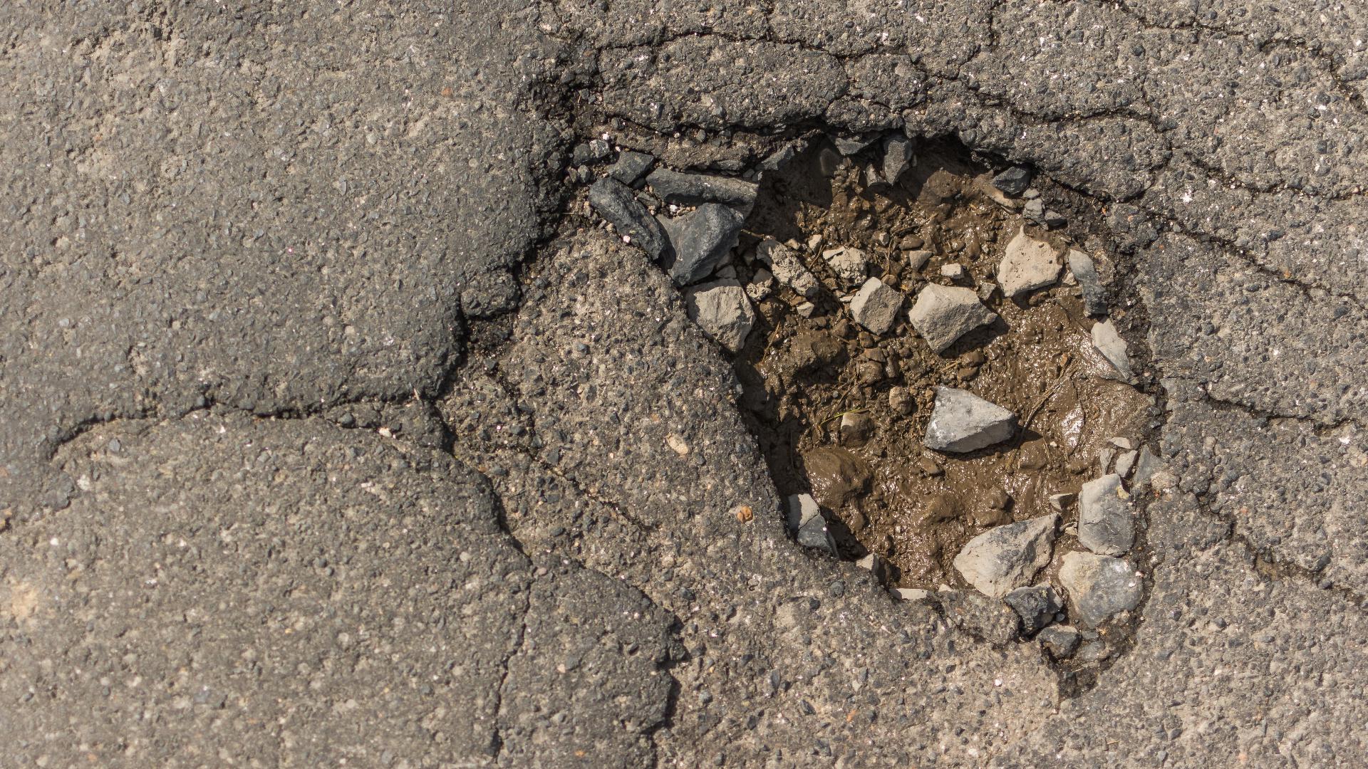 How can I report a pothole repair in Phoenix? | 12news.com