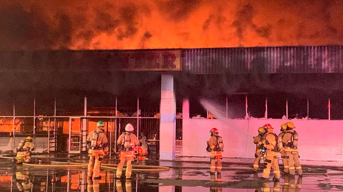 Firefighters battle 3rd-alarm fire in Phoenix strip mall | 12news.com