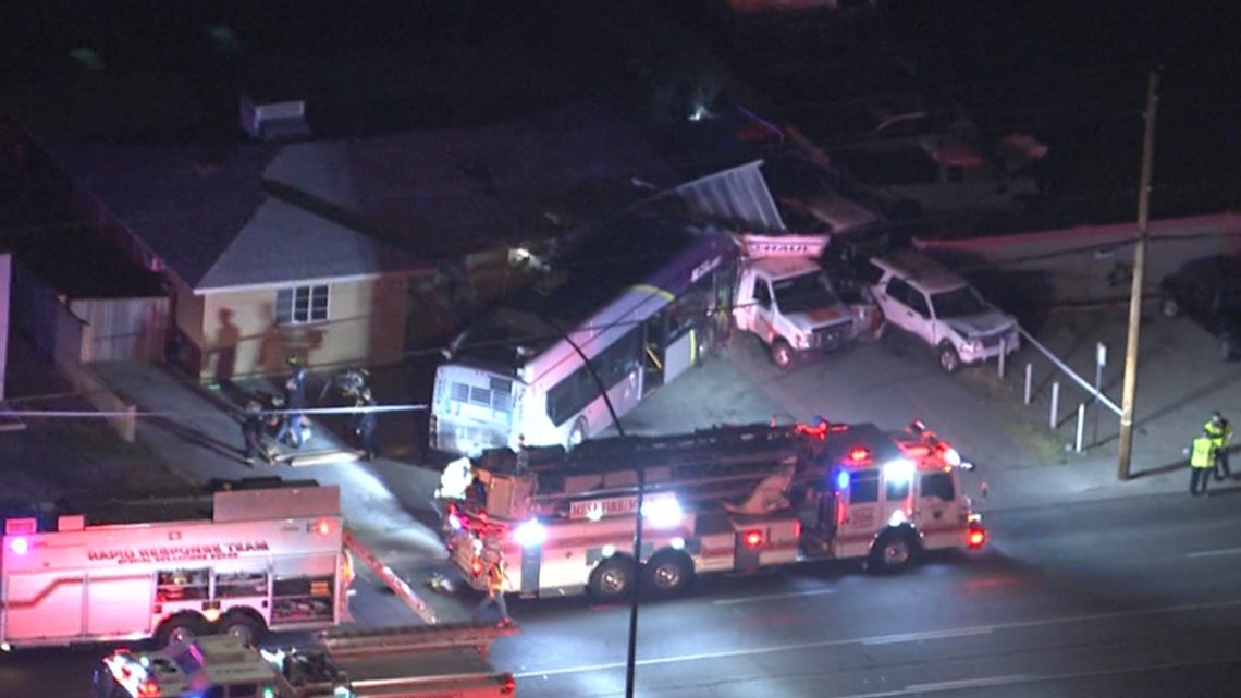 Bus crashes into home in Mesa | 12news.com