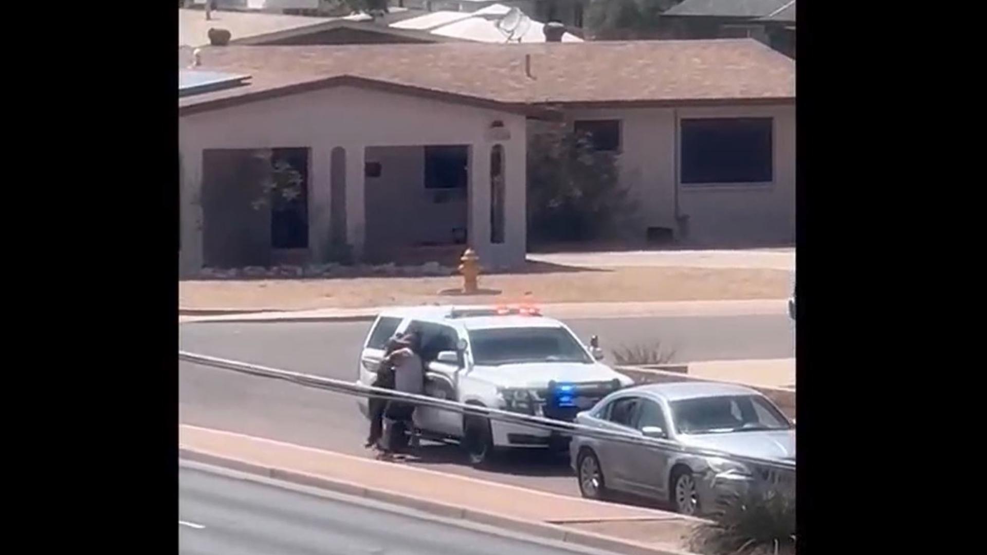 Body cam captures man fighting Phoenix police officer during traffic ...