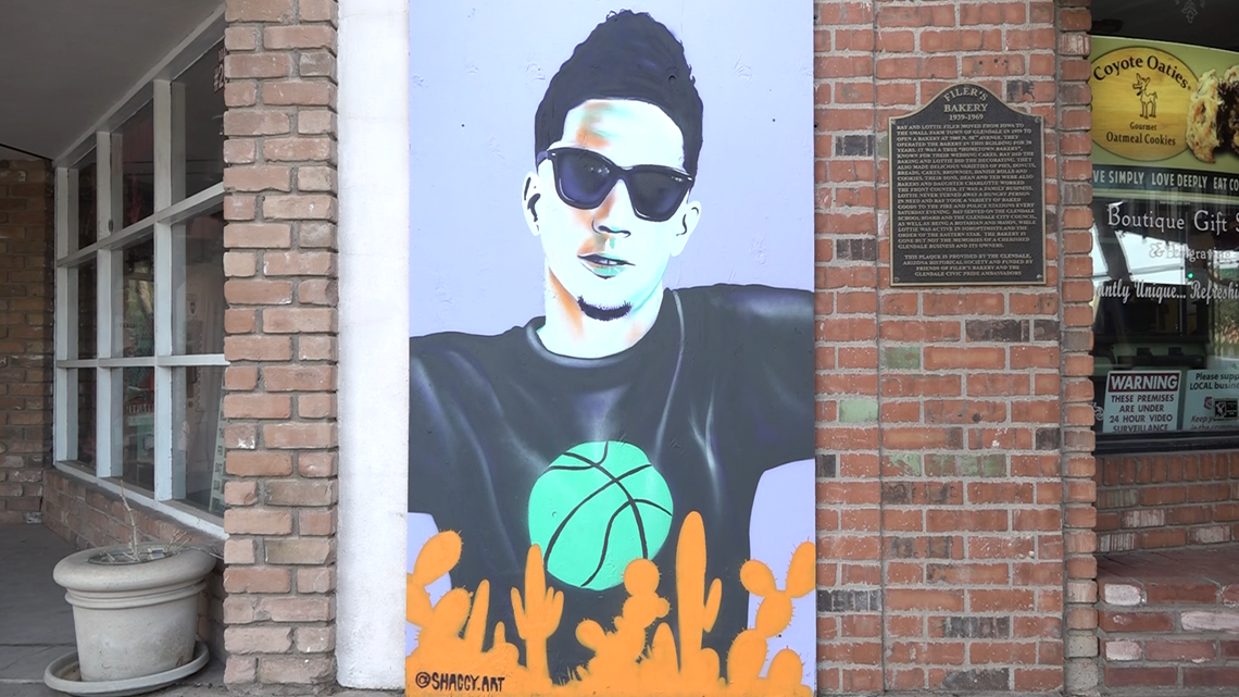 Valley urban artist creates Devin Booker mural in Glendale | 12news.com