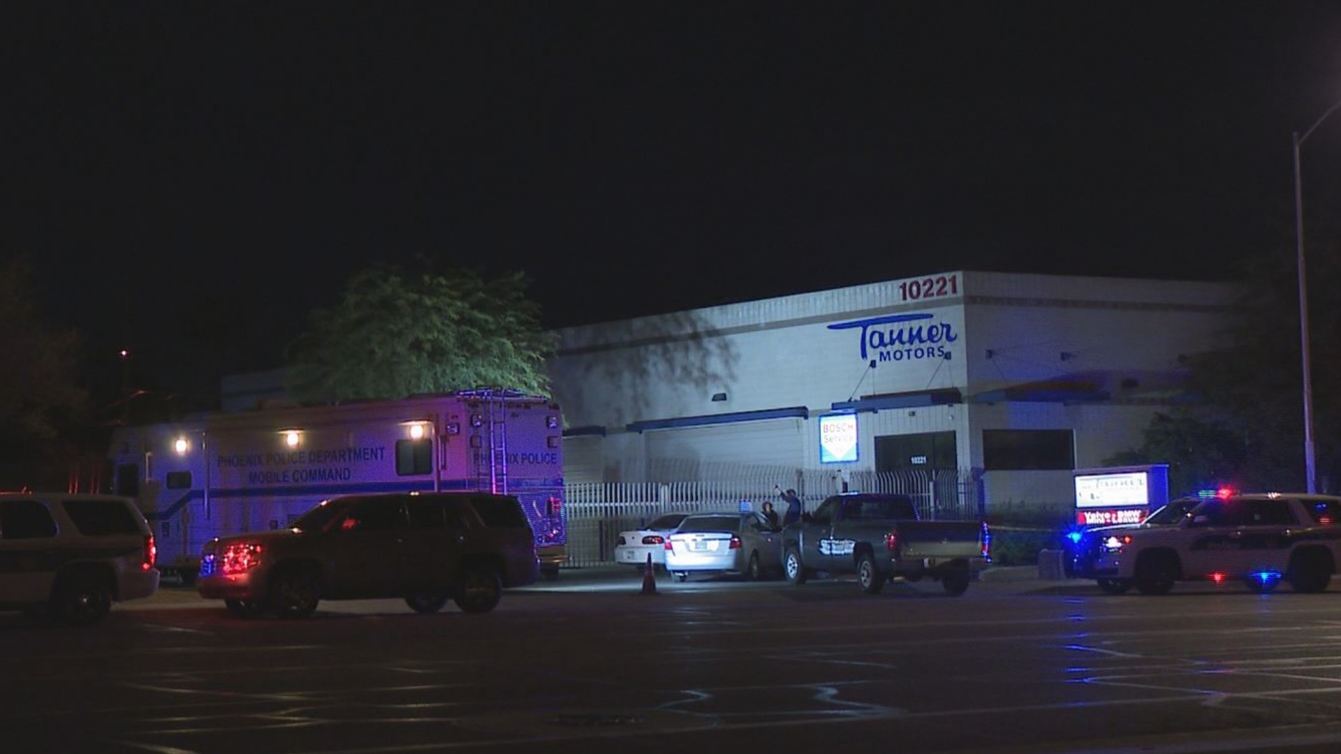 Suspect arrested after man found dead in Phoenix business | 12news.com