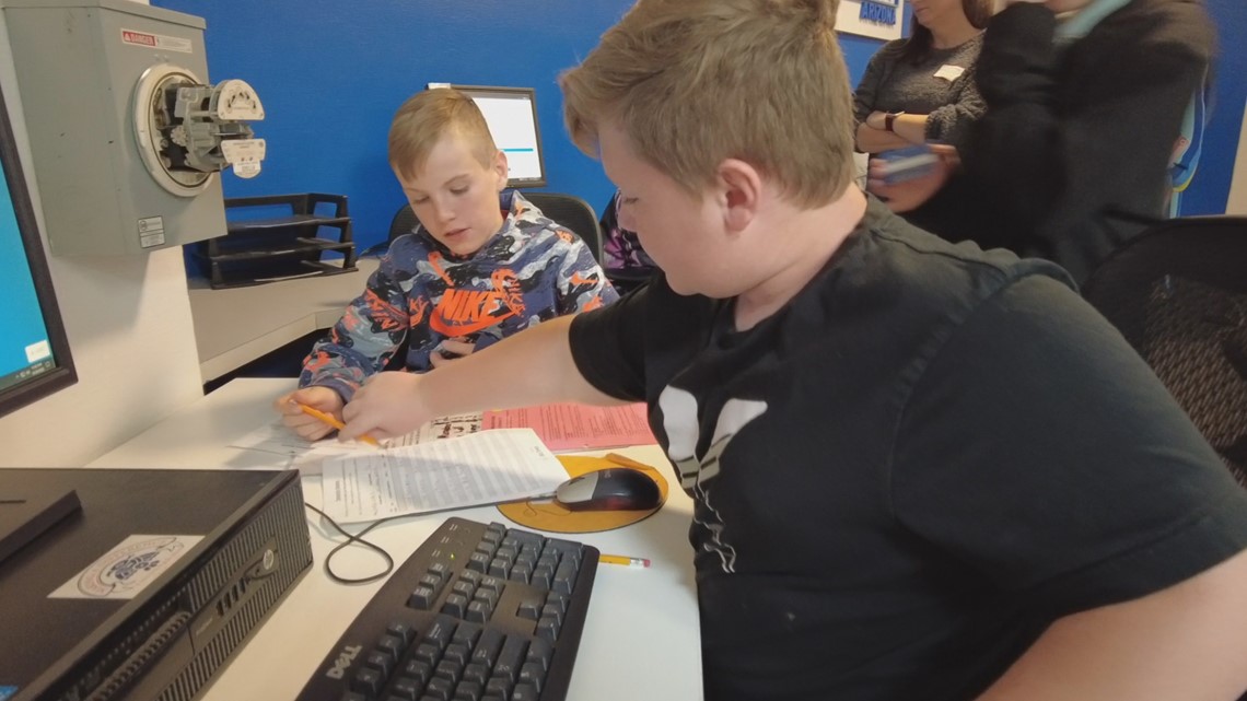 Valley program teaches kids how to run a business | 12news.com