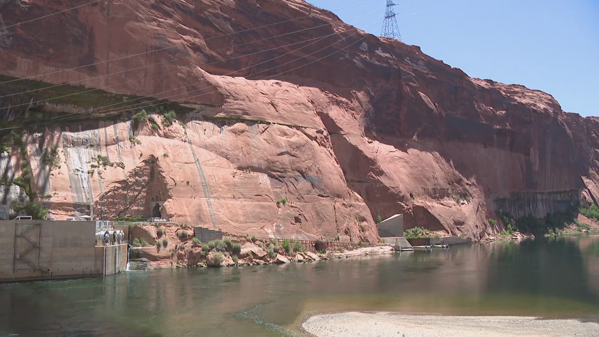 Lake Powell nears critical water level | 12news.com