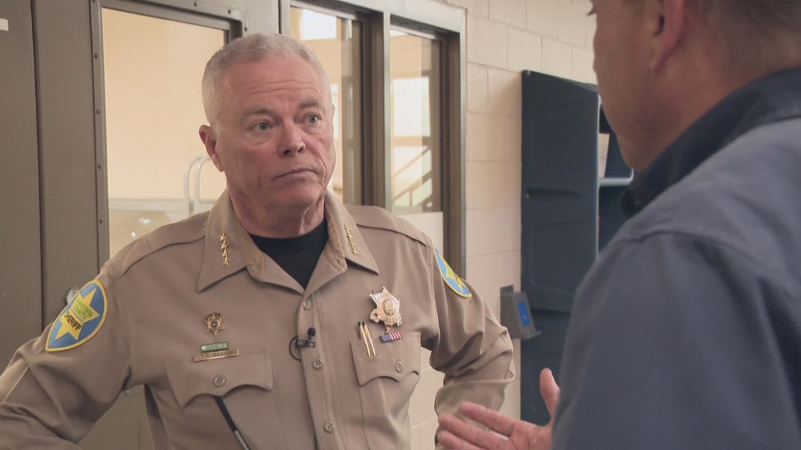 Maricopa County sheriff gives a tour of county jail | 12news.com