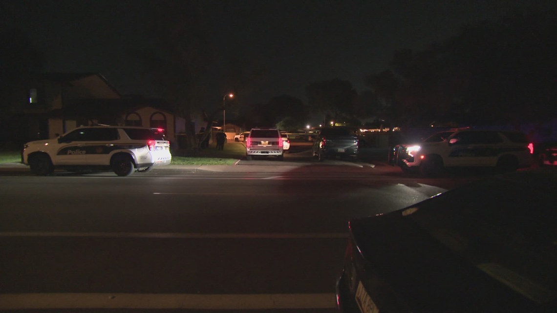 Suspect with machete injured in Phoenix police shooting incident ...