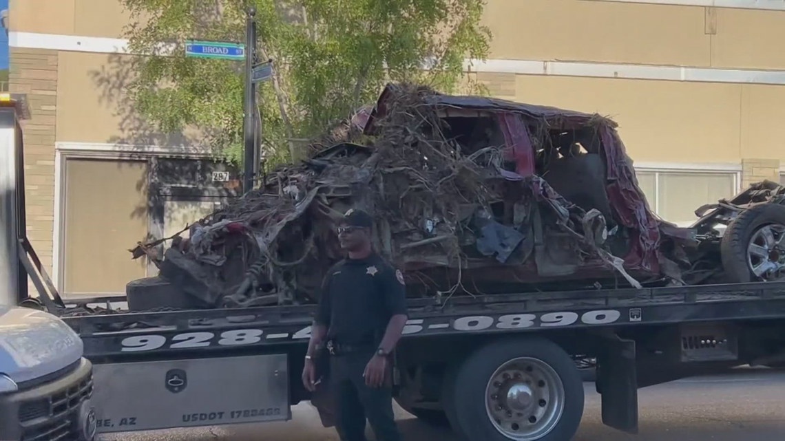 Arizona flash floods: Clean-up begins after search ends | 12news.com