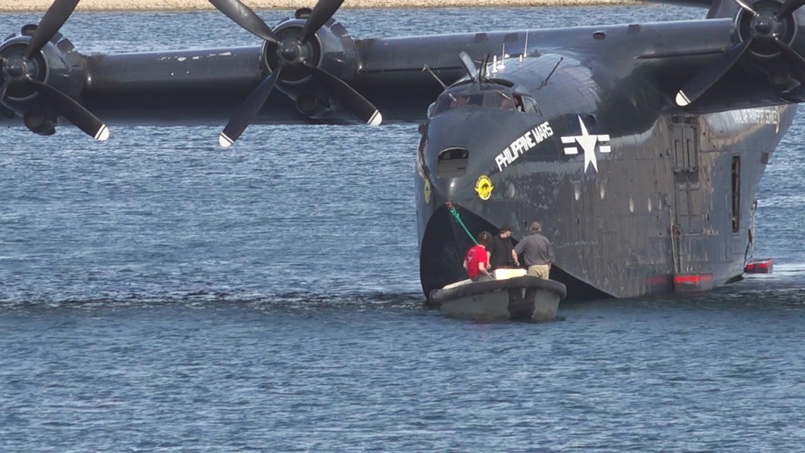 'Flying Boat' lands at Lake Pleasant on its way to retirement in the ...